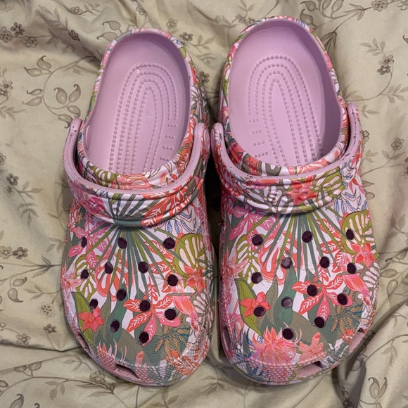 CROCS | Shoes | Vera Bradley Crocs Classic Rain Forest Canopy Pink Clog ...